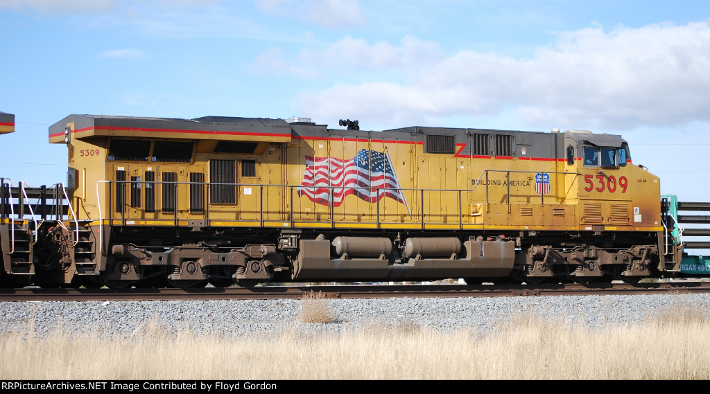 UP 5309 DPU on east bound UP freight